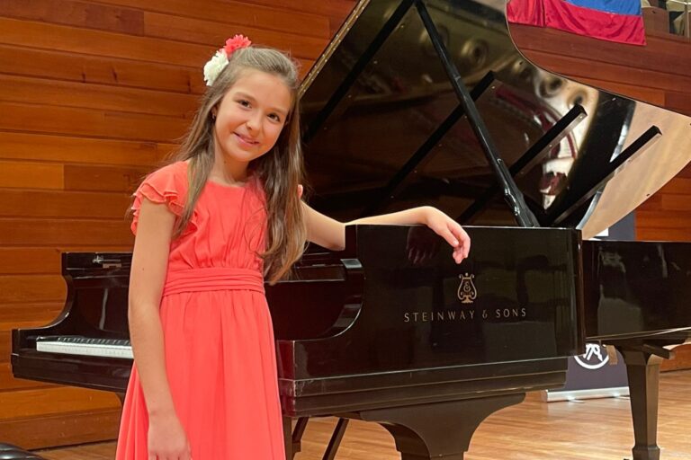 Reconocimiento a Emily Mcpherson - Country Club Ejecutivos